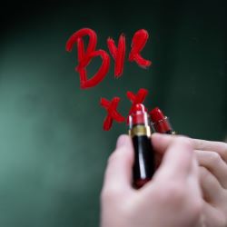 Hoe de relatie beëindigen? 25 Signalen dat uitmaken juist is